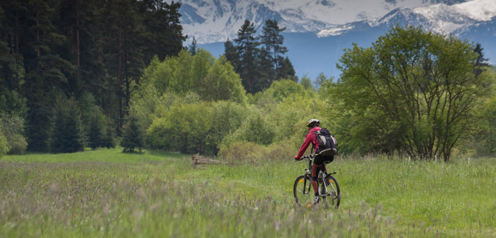 Top Women’s MTB Gear: Five Trail-Beating Accessories | Active Junky